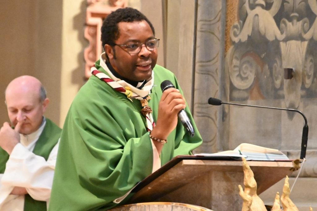 La parrocchia della Cattedrale ha salutato don Severin - Notizie Di ...